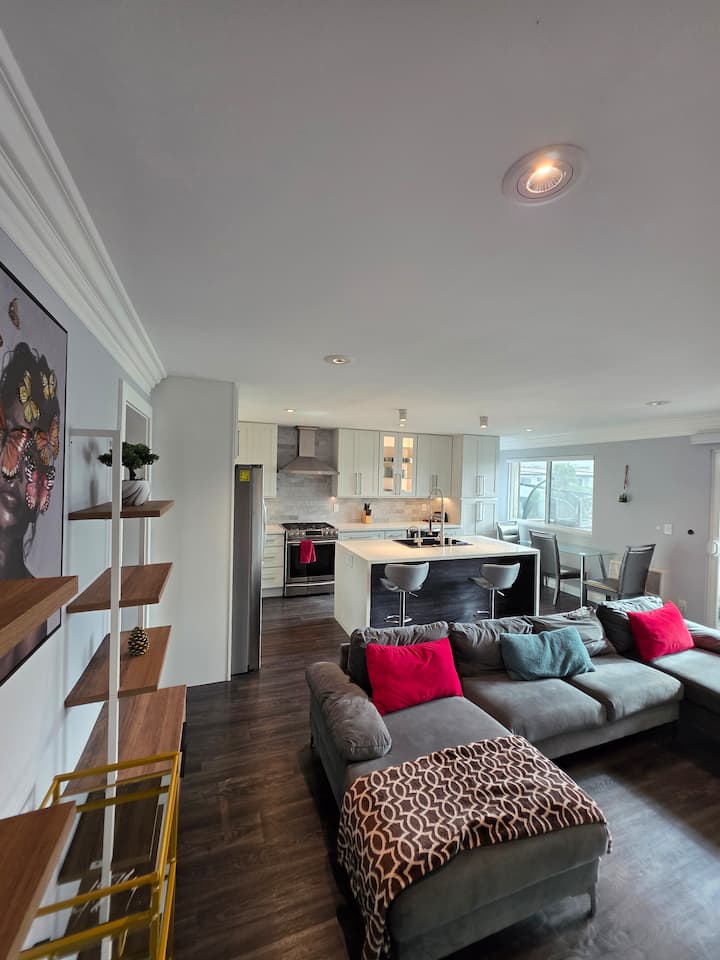 2 Bed 2 Bath 2 Parking, Sleeps 6 - Santa Monica, CA