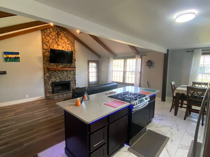 Cabin Style Home W/3br, 2fb, Living Rm And Dining - Mt. Juliet, TN