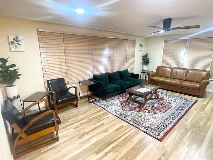 4bd-huge Primary-comfy-coffee Bar-gas Fp-cornhole - Medford, OR