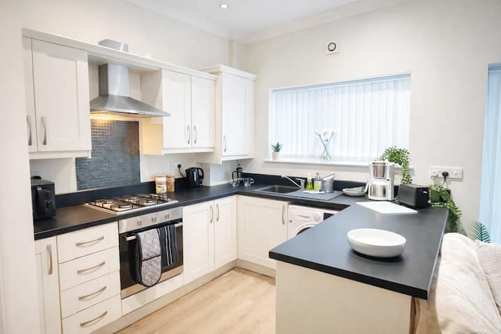 Liverpool- 5 Bedroom House, Sleeps 9, Free Parking - イギリス リバプール