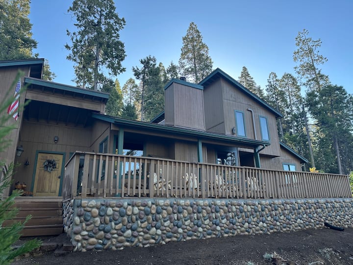 Red Leaf Lodge- Mountain Retreat Ac Game Room Spa - Shaver Lake, CA
