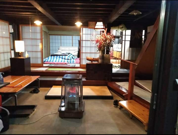 一棟貸し切りです。職場のグループ家族旅行にご利用下さい。温泉と土鍋料理如何でしょうか? - 우에다시