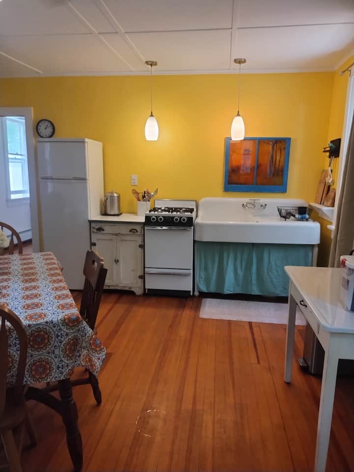 Creekside Cottage - Catskill, NY