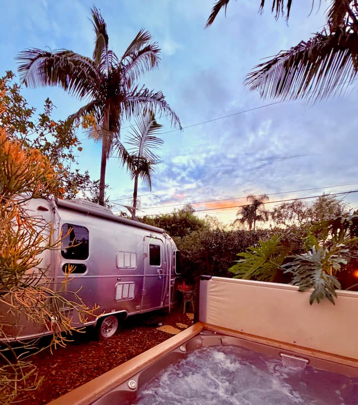 Romantic Airstream Escape With Private Spa - Los Angeles, CA