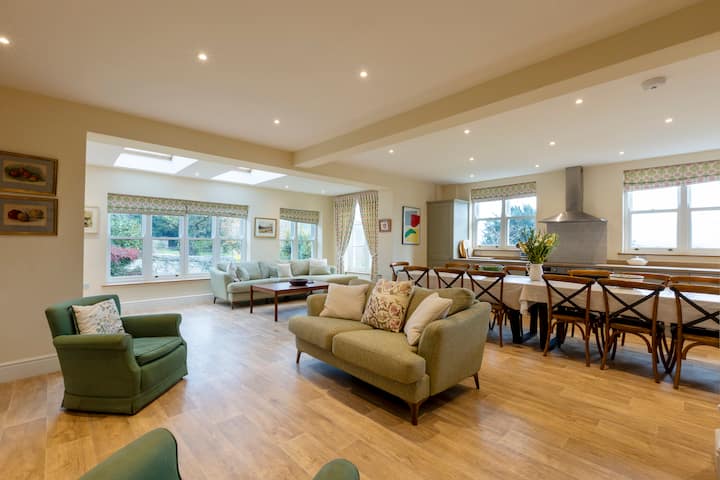 The Grange, Near Leyburn Sleeping 18-20. - Leyburn