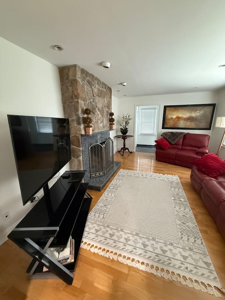 Beautiful Home 2 Bedroom With Private Bathrooms. - Norwalk, CT