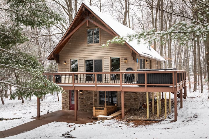 Chalet Ski & Golf Getaway | Shanty Creek| Hot Tub - Torch Lake, MI