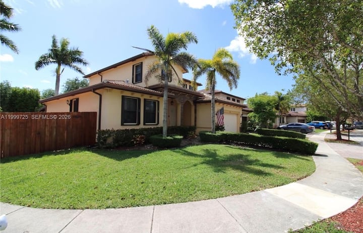 1/1 Apartment On Side Of House - Homestead, FL