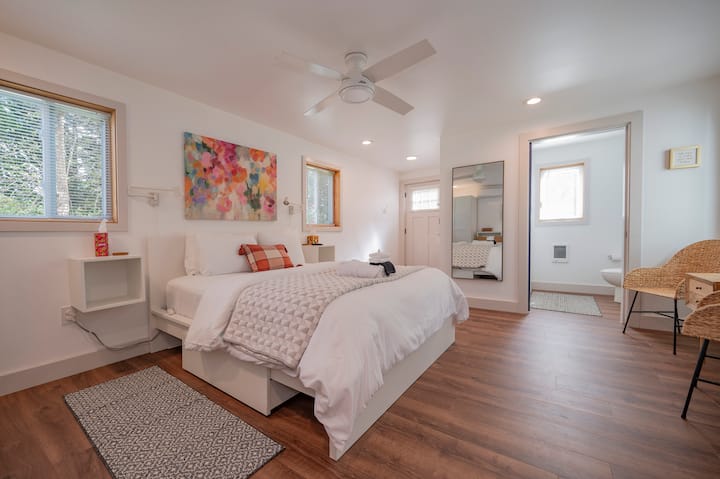 2 Queen+1 Full | 2full Baths | Walk To Lu & Shops! - Lynchburg, VA