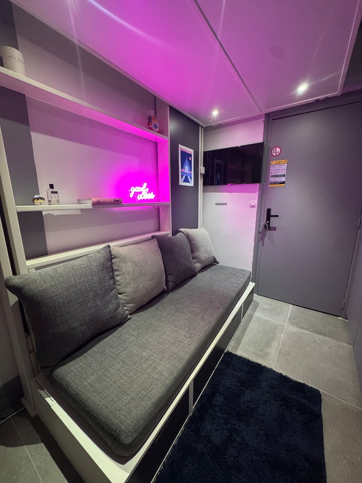 Petit Studio Avec Chambre Et Salle De Bain - Paris