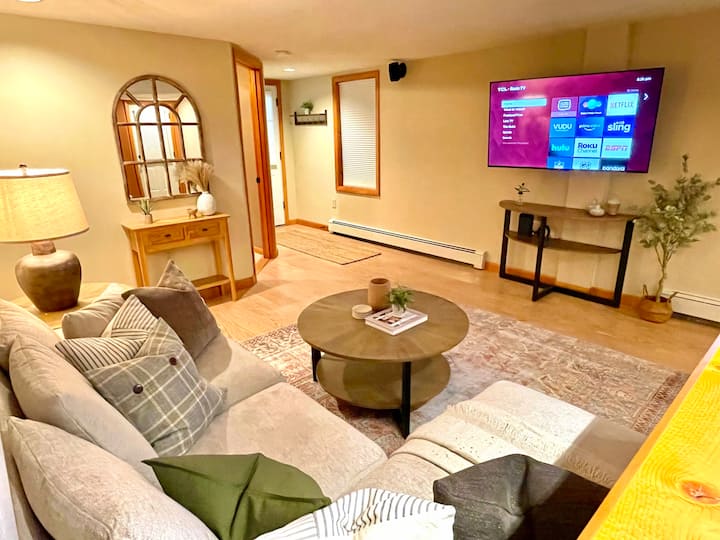 Beautifully Renovated Riverfront Apartment Home - Typhoon, Agawam
