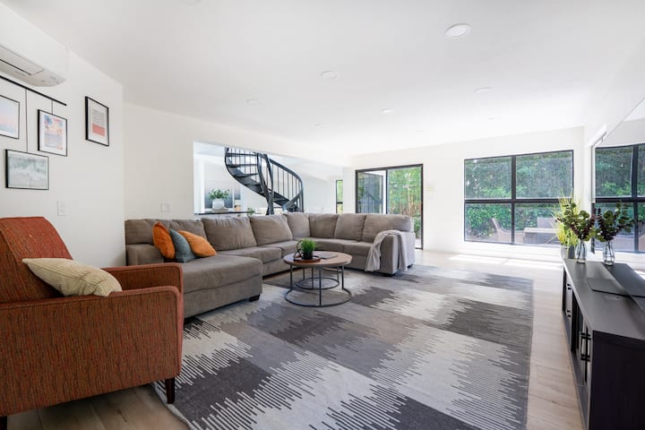 Ultimate Family Getaway | 5 King Beds | Sleeps 12 - San Diego, CA