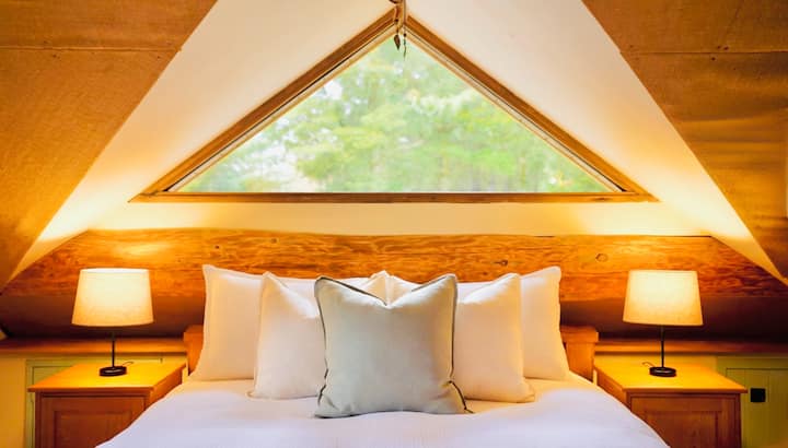 Magical Loft Among The Trees - Homewood Retreat - Alexandra, New Zealand