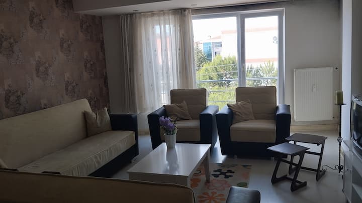 Site Içerisinde Geniş Ve Konforlu Bir Ev. - Çanakkale