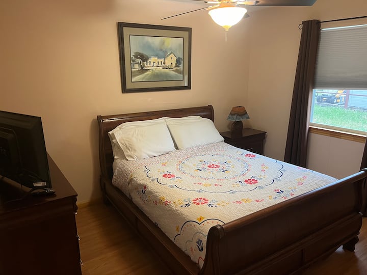 Bandera Texas Mclintock Guesthouse Near Main St. - Bandera, TX