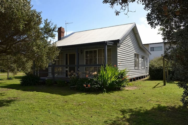 Canterbury Cottage - Beautiful Cedar Cottage In Venus Bay - Inverloch