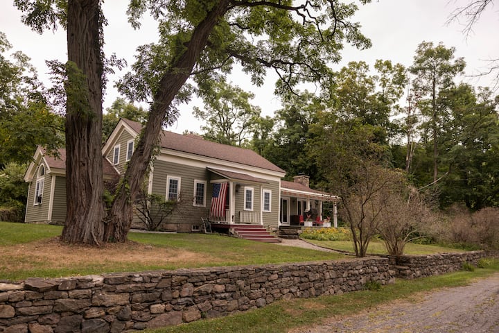 Cozy Fall Getaway – Sleeps 12 In Bolton - Bolton Landing, NY