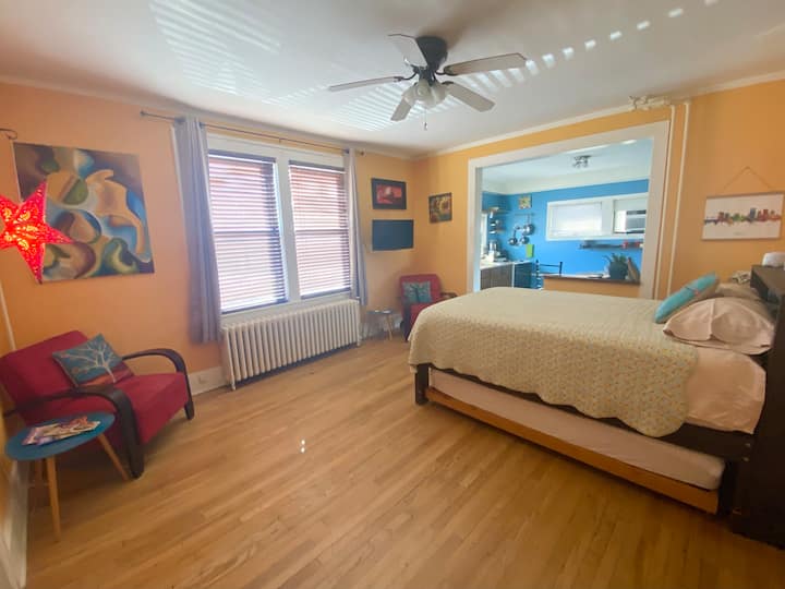 "Studio C" Downtown Spacious With Private Parking! - Asheville, NC