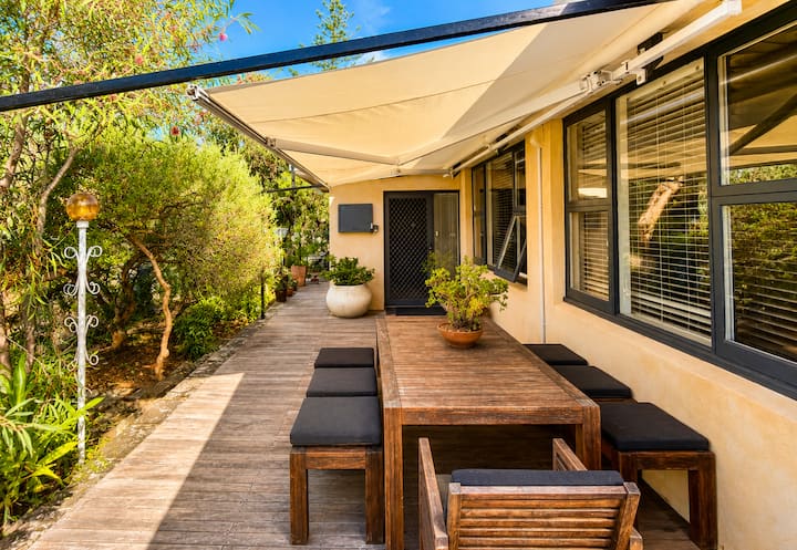 Artistic Parkside Retreat With Deck & Bbq - Fremantle