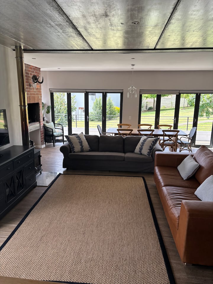 Stunning Secure Home W Mountain Views & Open Areas - Stellenbosch