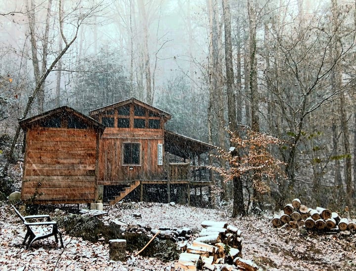 River Cabin On Waterfalls  Bring Your Pets! - Rugby, TN