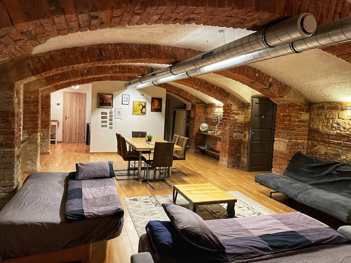 Atypický Byt, 3 Min Od Karlova Mostu, Pro 4–5 Osob - Prague