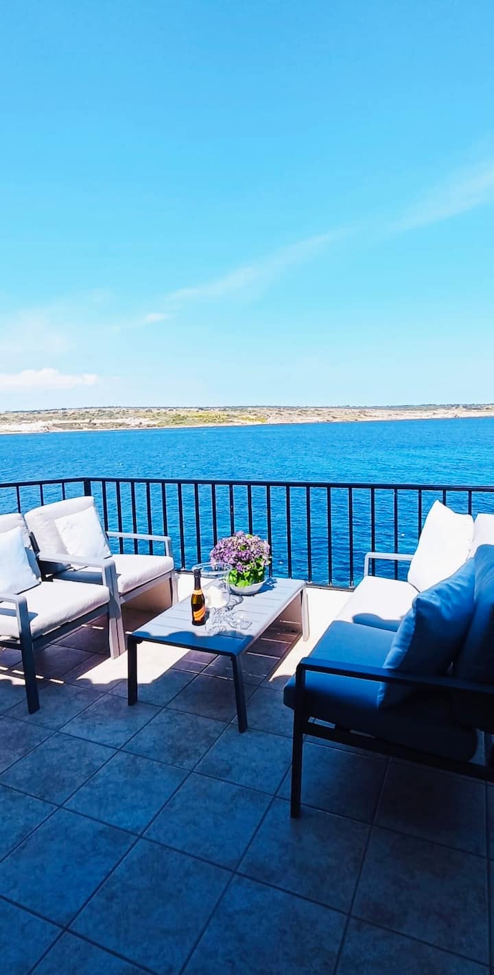 Seafront Apartment Retreat - Malte