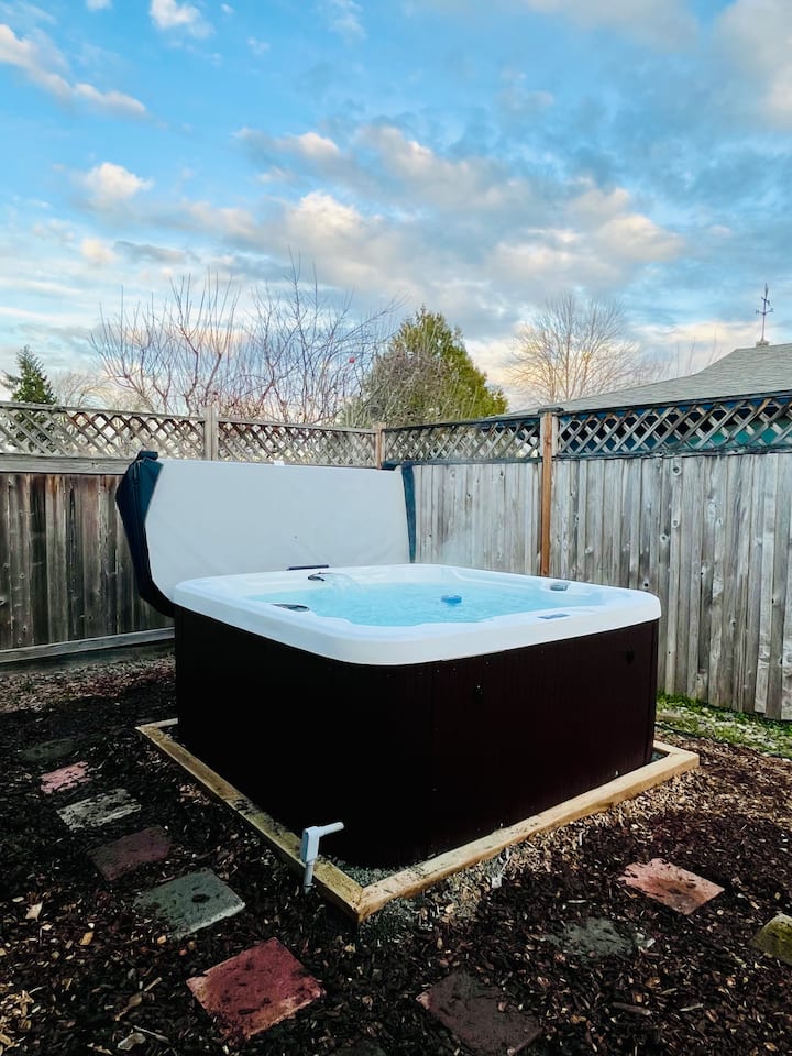 Game Room • Arcade • Hot Tub • A/c Near Uofo - Eugene, OR