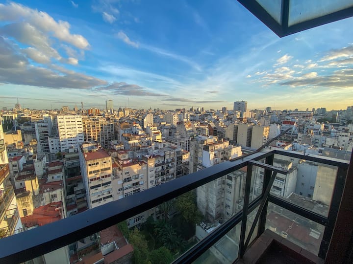 Caba Centro: Piso Alto Con Vista Y Cochera - Argentine