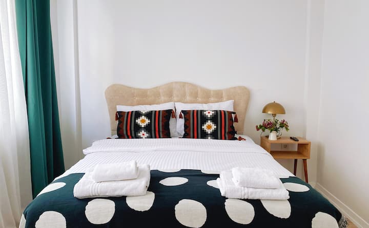 Lovely Place In Beyoglu For 12 P - Estambul