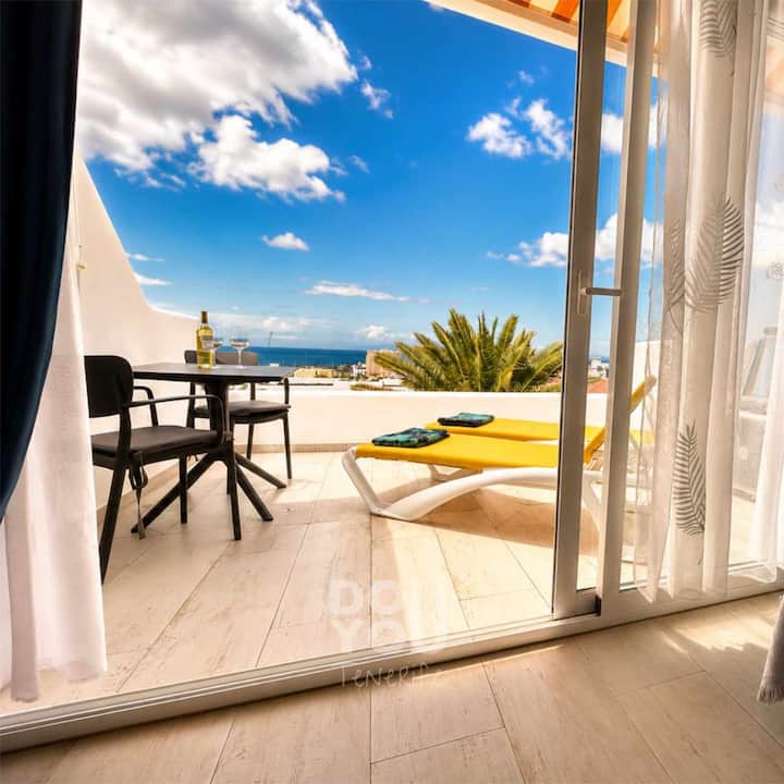 Sea View Escape Modern And Bright Apartment - Los Cristianos