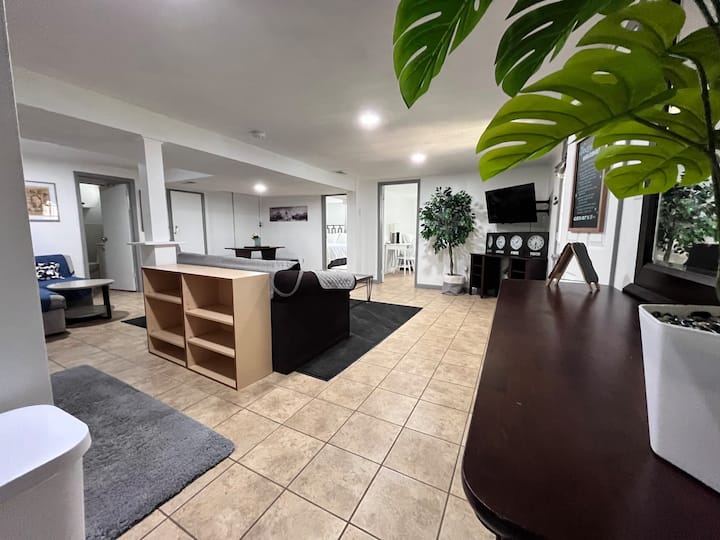 Cozy Hideaway Two Bedroom Pet Friendly Apt - Rockville, MD