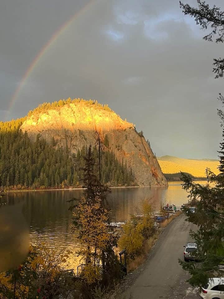 Paul Lake Shawteau. Cozy 1 Bedroom. - Kamloops