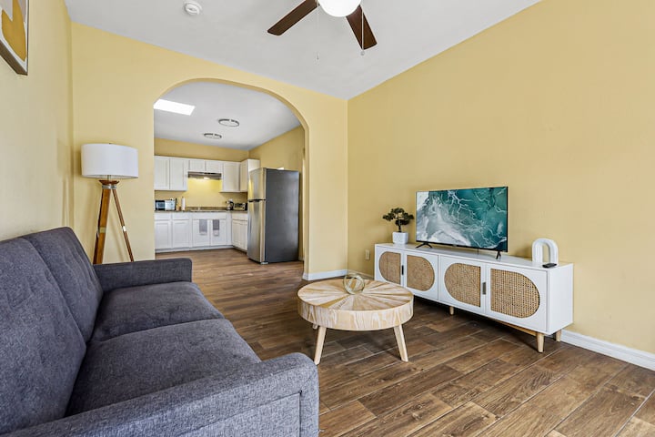 Charming Guesthouse | 5 Mins To Fort Bliss - El Paso, TX