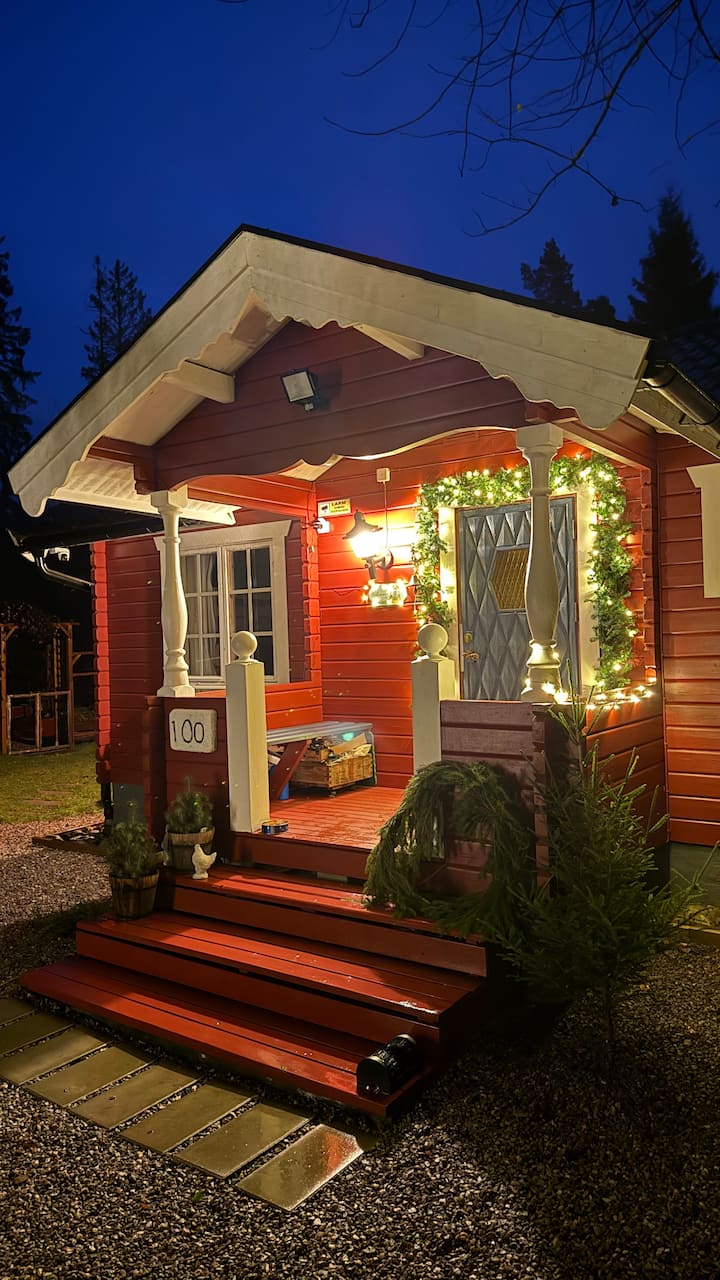 Mitt I Skogen Med Bastu & Gäststuga Nära Sjö - Uppsala län