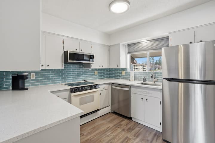 Kaia's Cozy Condo/kingbed/southhill/coveredparking - Spokane, WA