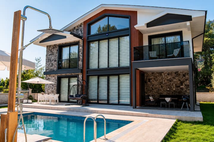 Göcek’in Sakinliğine Yakışan Modern Villa - Göcek