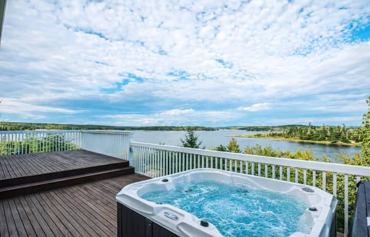 Rising Tides Oceanfront /Hot Tub/sauna/kayaks/surf - Nova Scotia