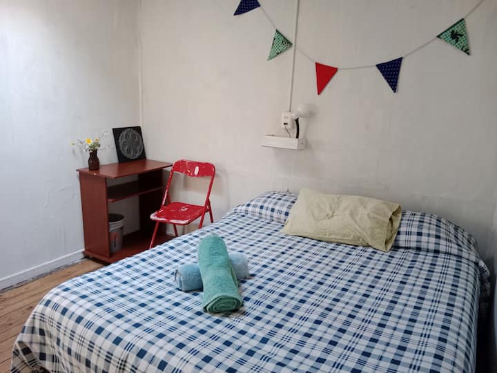 Double Room, Shared Bathroom In Valparaíso - Valparaíso