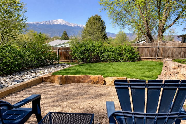 Charming Home With Mountain Views & Sunny Patio - Colorado Springs