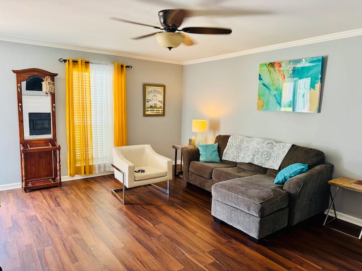 Updated 2 Bedroom Condo Great Location - 프랭클린