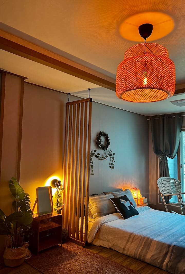 밀양 Pension On_a룸
복층ㆍ욕실2개ㆍ바베큐장 ㆍ단독 풀장ㆍ천연암반수 ㆍOtt서비스 - 밀양시