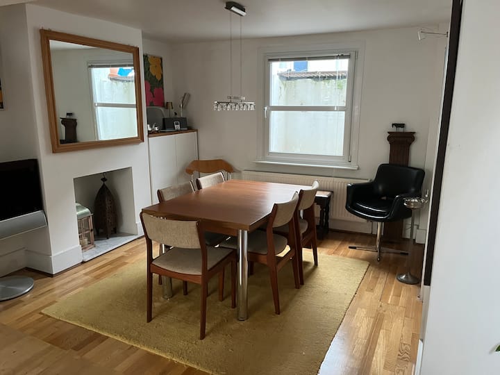 Comfortable & Stylish Bedroom - Brighton