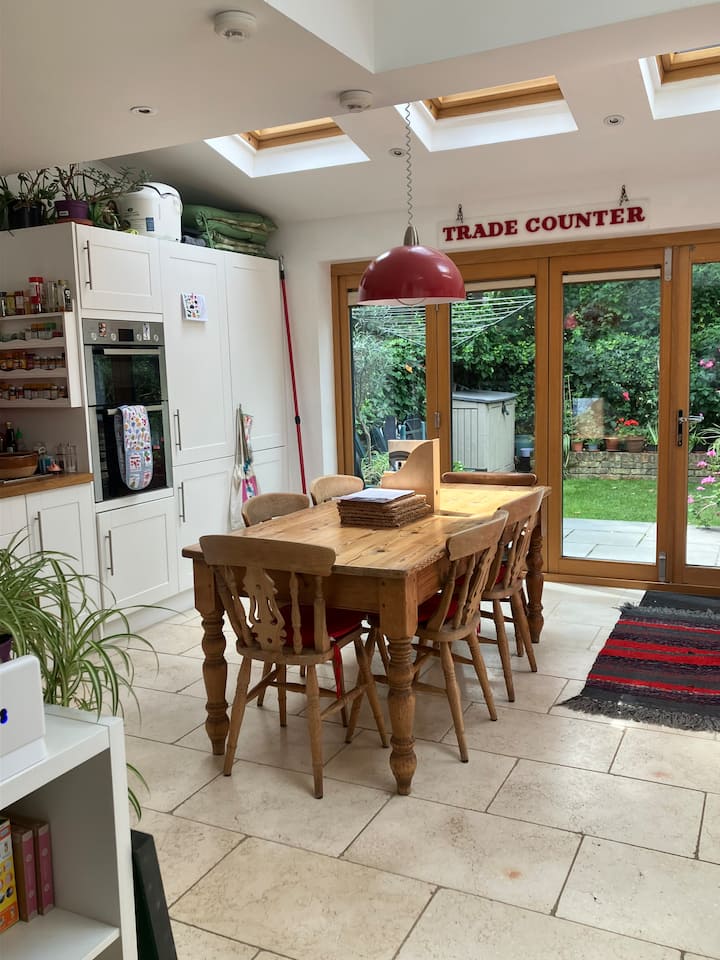 Spacious Home Ideal For Families - Sleeps 7 - 