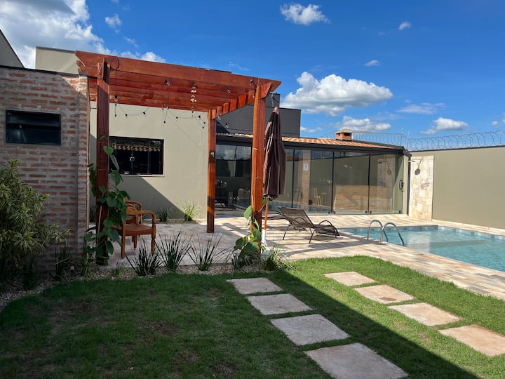 ÁRea De Lazer Incrível Com Piscina E Churrasqueira - Bauru