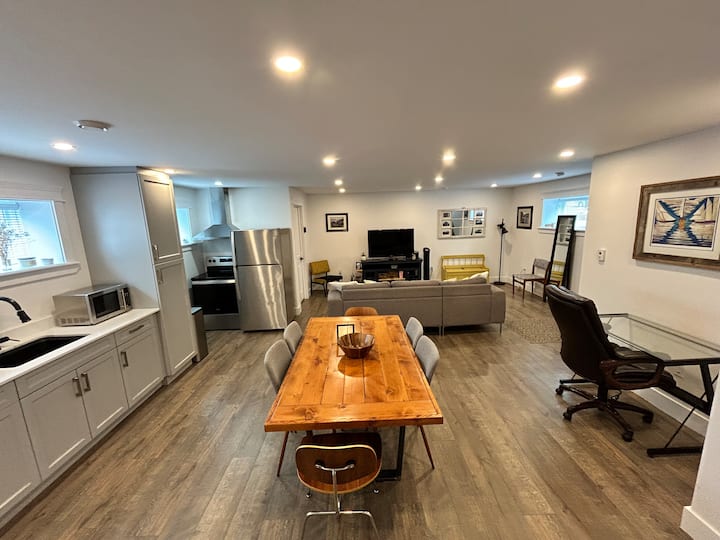 Large And Private 1-bedroom With King Bed - Nova Scotia