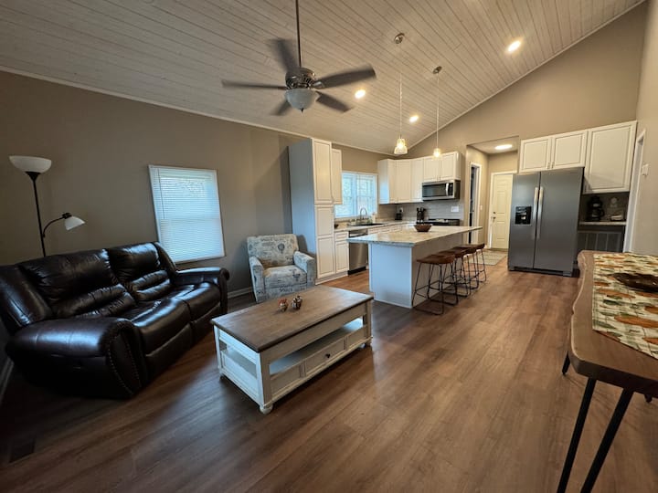 Cutest Little Farmhouse In Bristol. - Bristol, TN