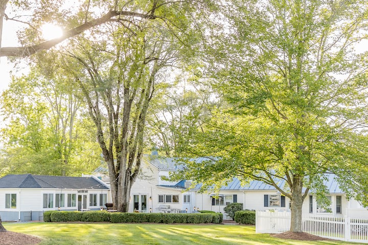 Luxury 3-bed Home W Commercial Kitchen On 12 Acres - Staunton, VA