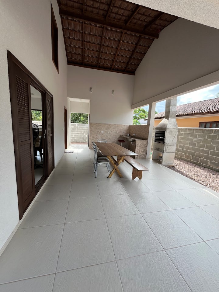 Casa Agradável Com Churrasqueira E áRea Externa! - Itapoá