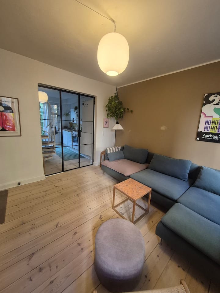 Stor Stille Lejlighed I Centrum - Gratis Parkering - Aarhus